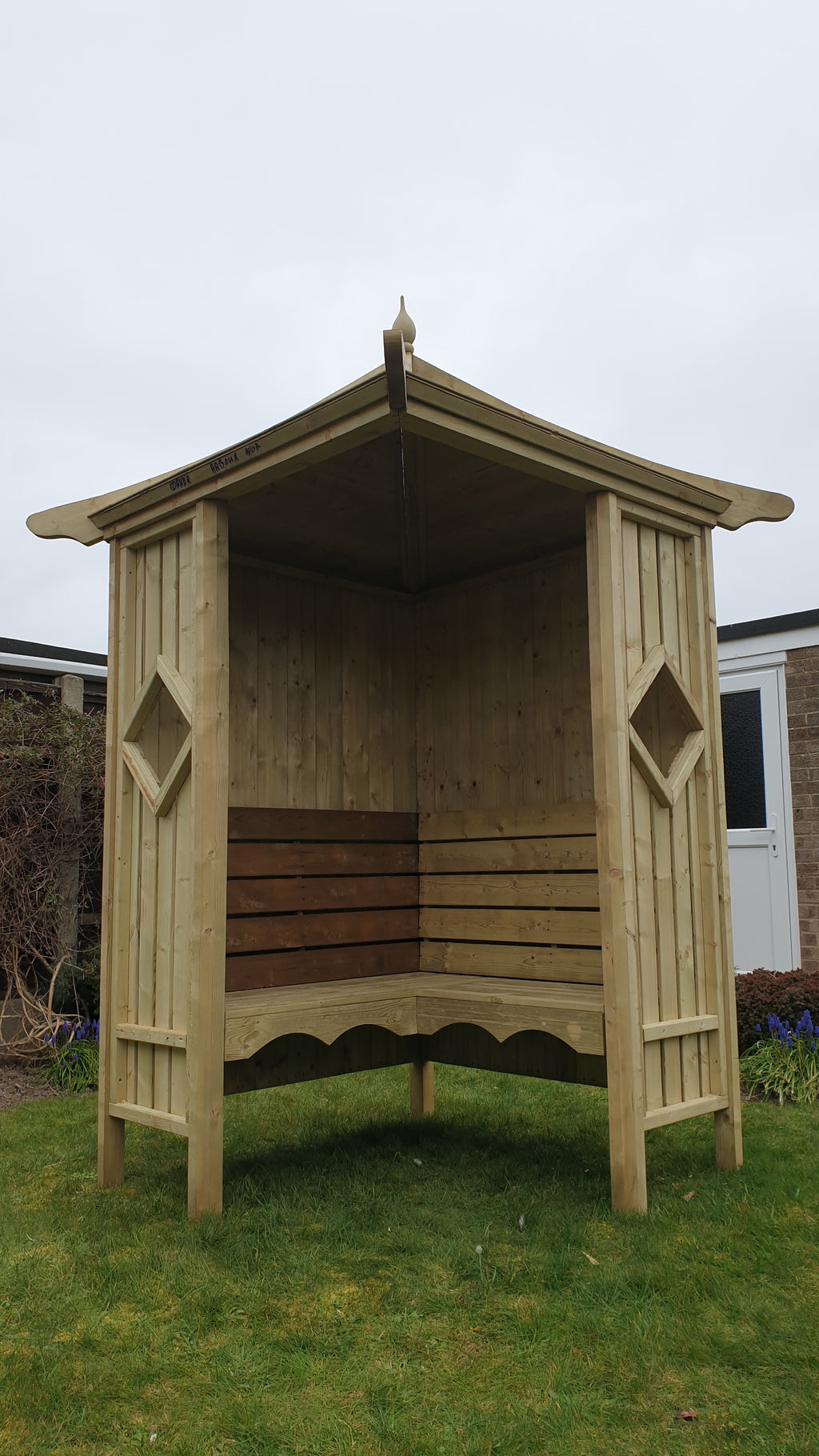 Corner Garden Arbour (4'1'' x 4'1'') – Norfolk Sheds